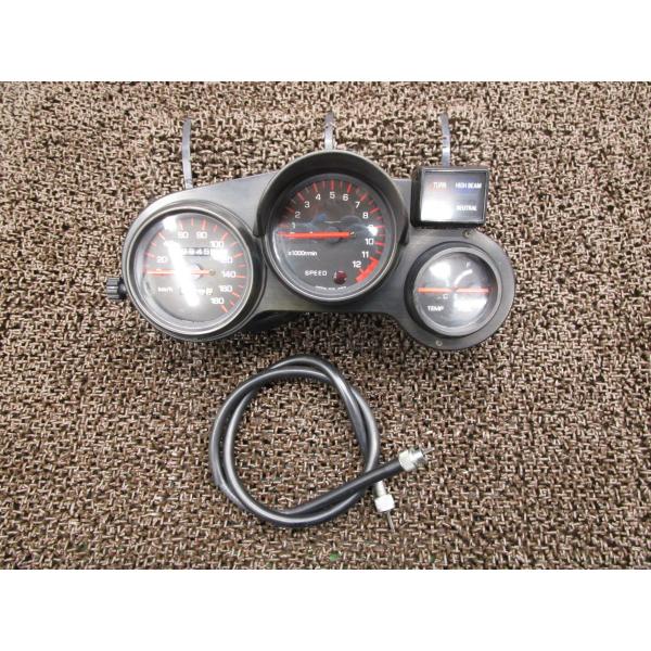 FZ750　メーター スピード タコ インジケーターランプ商品説明始動確認済み車両からの取り外しとなります。使用感等に伴うキズございます。スピードとタコのみ針振れの確認取れております。商品の状態は、画像にてご確認下さい。修復素材に、いかがで...