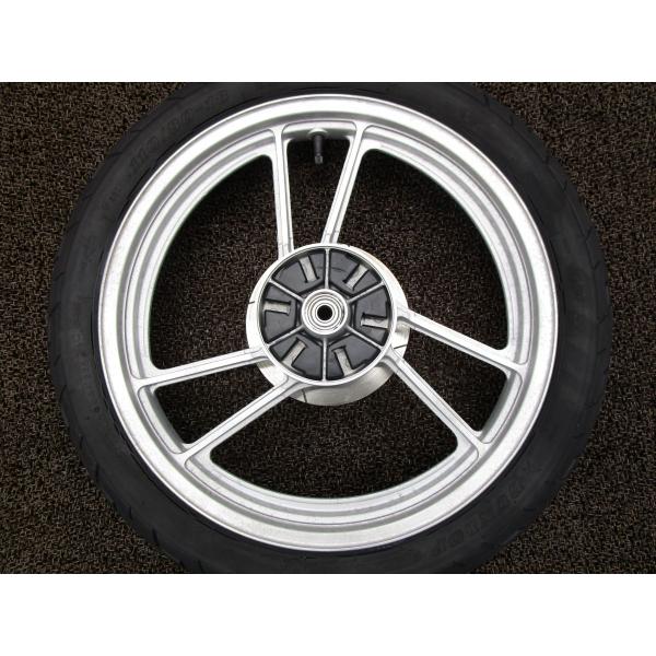 GF250　リアホイール ディスク商品説明使用感等に伴うキズございます。タイヤにヒビございます。商品の状態は、画像にてご確認下さい。修復素材に、いかがですか♪中古品の為、神経質な方のご入札はご遠慮願います。【車両情報】■メーカー：スズキ■車...