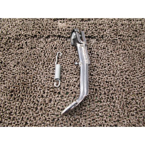 YB-1 FOUR　サイドスタンド商品説明始動確認済み車両からの取り外しとなります。使用感等に伴うキズ、サビございます。商品の状態は、画像にてご確認下さい。修復素材に、いかがですか♪中古品の為、神経質な方のご入札はご遠慮願います。【車両情報...