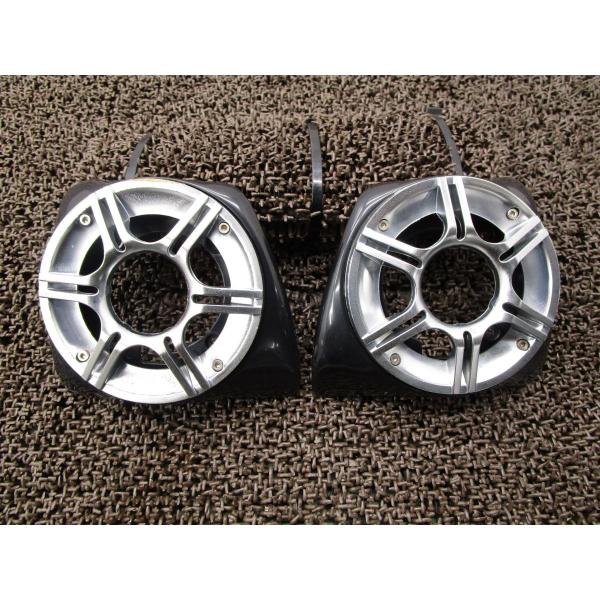 マジェスティ250　スピーカーパネル商品説明使用感等に伴うキズ、ガリキズございます。商品の状態は、画像にてご確認下さい。修復素材に、いかがですか♪中古品の為、神経質な方のご入札はご遠慮願います。【車両情報】■メーカー：ヤマハ■車名：マジェス...