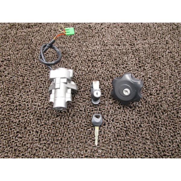 バンバン200　メインキーセットタンクキャップ商品説明始動確認済み車両からの取り外しとなります。使用感等に伴うキズございます。カギの切替確認とれております。メインキーシリンダーはクセあり、ON抜けします。商品の状態は、画像にてご確認下さい。...