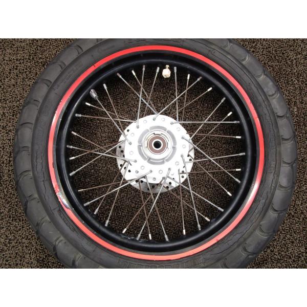 バンバン200　TAKASAGO フロントホイール ディスク商品説明始動確認済み車両からの取り外しとなります。使用感等に伴うキズございます。ディスクはおまけ程度でお考えください。タイヤにヒビございます。商品の状態は、画像にてご確認下さい。修...