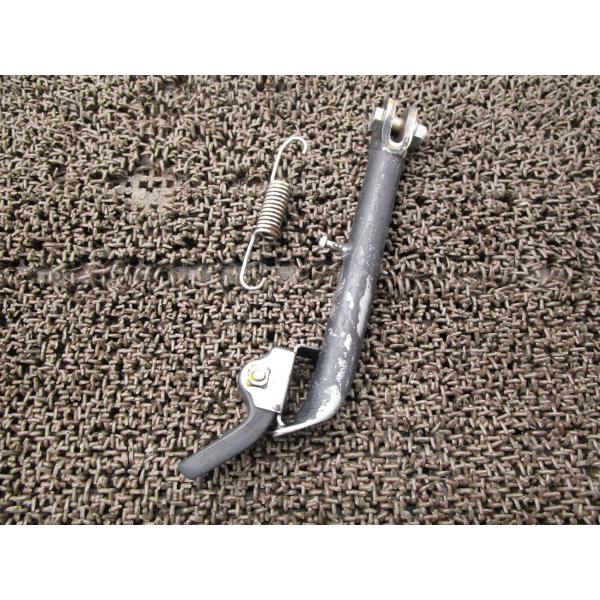 GS50　サイドスタンド商品説明始動確認済み車両からの取り外しとなります。使用感等に伴うキズ、サビございます。商品の状態は、画像にてご確認下さい。修復素材に、いかがですか♪中古品の為、神経質な方のご入札はご遠慮願います。【車両情報】■メーカ...