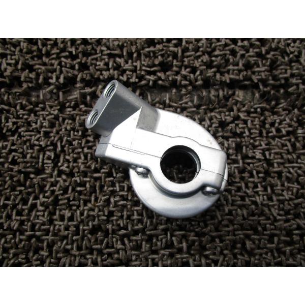 KL250R　スロットルハウジング商品説明始動確認済み車両からの取り外しとなります。使用感等に伴うキズございます。商品の状態は、画像にてご確認下さい。修復素材に、いかがですか♪中古品の為、神経質な方のご入札はご遠慮願います。【車両情報】■メ...