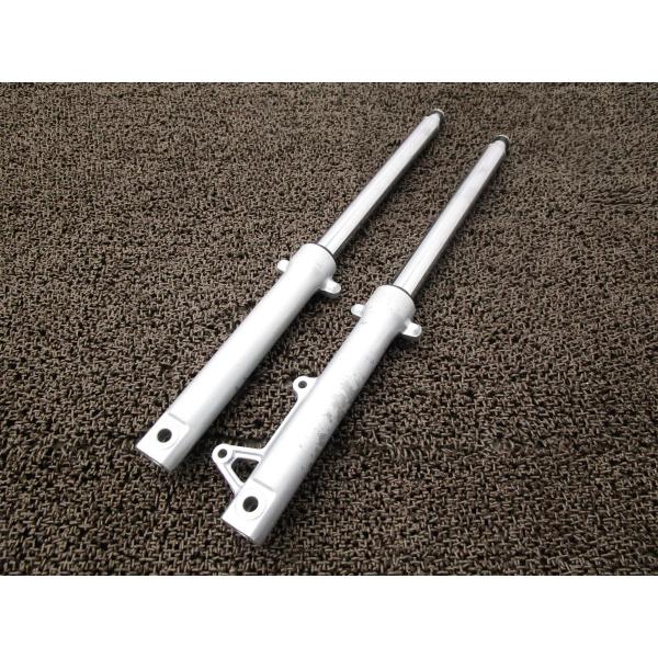 NSR50　フロントフォーク商品説明始動確認済み車両からの取り外しとなります。使用感等に伴うキズございます。ストローク部分にサビ見受けられません。ダストシールに若干ヒビございます。商品の状態は、画像にてご確認下さい。修復素材に、いかがですか...