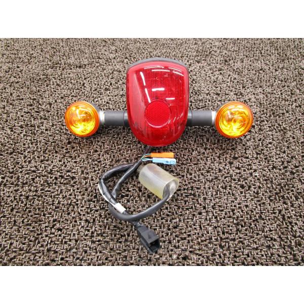 クロスカブ110　テールランプ ウインカー商品説明始動確認済み車両からの取り外しとなります。使用感等に伴うキズございます。商品の状態は、画像にてご確認下さい。修復素材に、いかがですか♪中古品の為、神経質な方のご入札はご遠慮願います。【車両情...