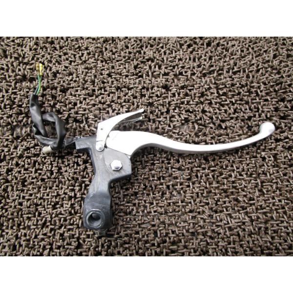 クロスカブ110　ブレーキレバー ホルダー商品説明始動確認済み車両からの取り外しとなります。使用感等に伴うキズございます。商品の状態は、画像にてご確認下さい。修復素材に、いかがですか♪中古品の為、神経質な方のご入札はご遠慮願います。【車両情...