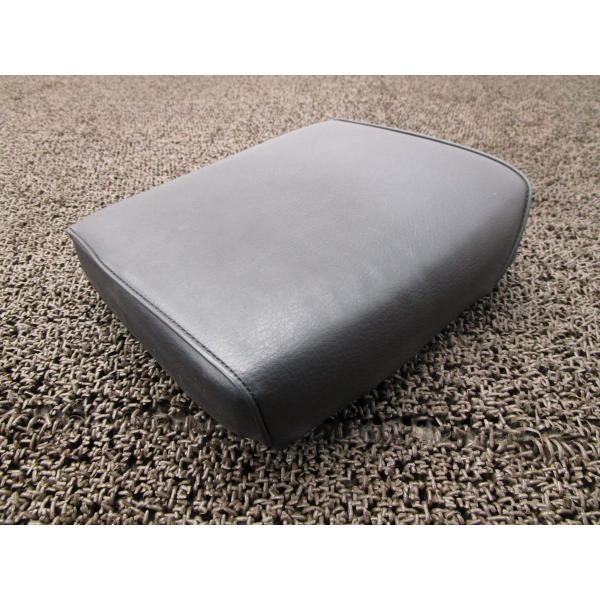 クロスカブ110　タンデムシート商品説明始動確認済み車両からの取り外しとなります。使用感等に伴うキズございます。商品の状態は、画像にてご確認下さい。修復素材に、いかがですか♪中古品の為、神経質な方のご入札はご遠慮願います。【車両情報】■メー...