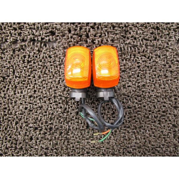 CRM80　ウインカー 2個セット商品説明始動確認済み車両からの取り外しとなります。使用感等に伴うキズございます。レンズに欠けございます(画像6枚目参照)。取付部にヒビございます(画像8枚目参照)。商品の状態は、画像にてご確認下さい。修復素...