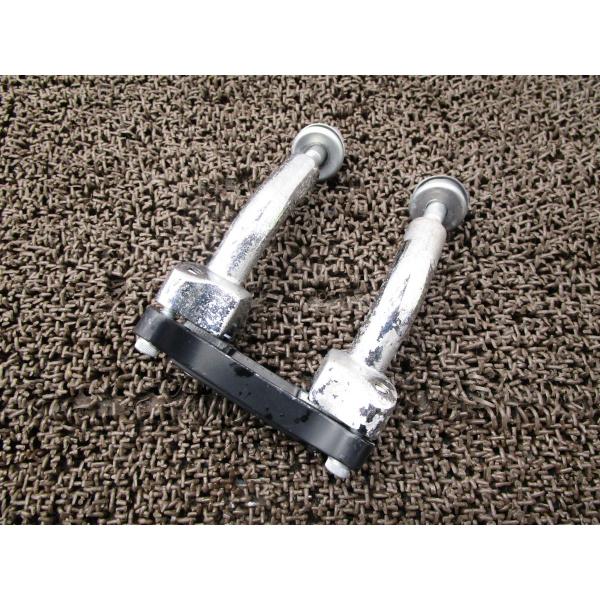 ハーレー XLH883　ハンドルポスト商品説明始動確認済み車両からの取り外しとなります。使用感等に伴うキズございます。メッキ剥がれございます。商品の状態は、画像にてご確認下さい。修復素材に、いかがですか♪中古品の為、神経質な方のご入札はご遠...