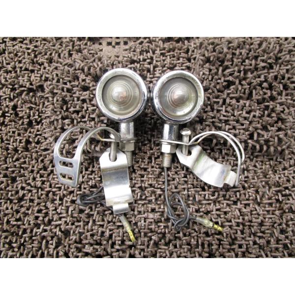 VRX400ロードスター　社外 ウインカー 2個セット商品説明始動確認済み車両からの取り外しとなります。使用感等に伴うキズ、サビございます。商品の状態は、画像にてご確認下さい。カスタム素材に、いかがですか♪中古品の為、神経質な方のご入札はご...