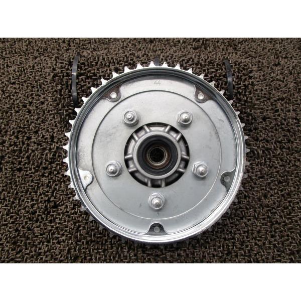 VRX400ロードスター　スプロケット ハブ商品説明始動確認済み車両からの取り外しとなります。使用感等に伴うキズございます。商品の状態は、画像にてご確認下さい。修復素材に、いかがですか♪中古品の為、神経質な方のご入札はご遠慮願います。【車両...