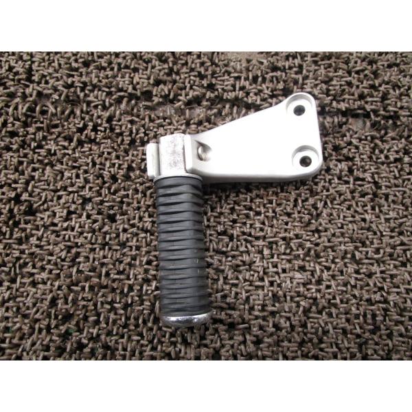 VRX400ロードスター　タンデムステップ ステー 片側商品説明始動確認済み車両からの取り外しとなります。使用感等に伴うキズ、サビございます。ペダル先端にガリキズございます。商品の状態は、画像にてご確認下さい。修復素材に、いかがですか♪中古...