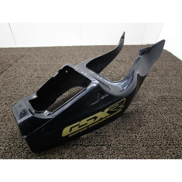 GSX-R400　シートカウル商品説明始動確認済み車両からの取り外しとなります。使用感等に伴うキズ、ガリキズございます。取付部の欠損ございます。補修痕ございます。商品の状態は、画像にてご確認下さい。修復素材に、いかがですか♪中古品の為、神経...