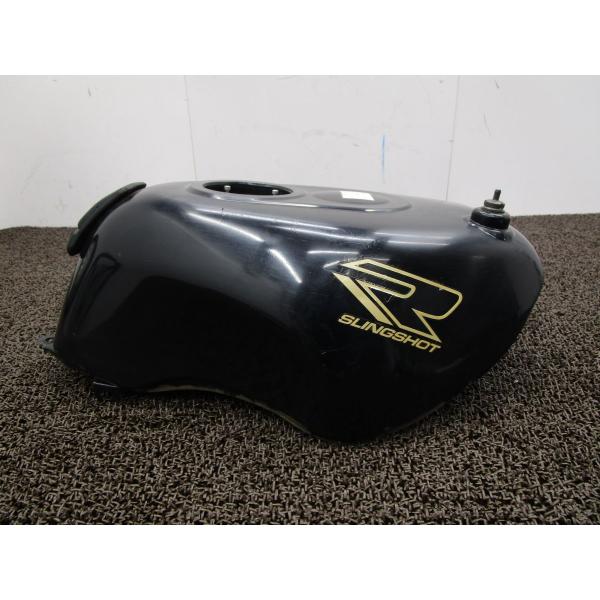 GSX-R400　ガソリンタンク フューエルコック商品説明始動確認済み車両からの取り外しとなります。使用感等に伴うキズございます。タンク内カラカラ音、汚れ、サビございます。洗浄してからご使用ください。フューエルコックの切替確認とれております...