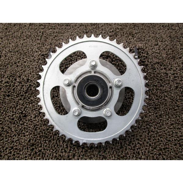 GSX-R400　スプロケット ハブ 45丁商品説明始動確認済み車両からの取り外しとなります。使用感等に伴うキズございます。商品の状態は、画像にてご確認下さい。修復素材に、いかがですか♪中古品の為、神経質な方のご入札はご遠慮願います。【車両...