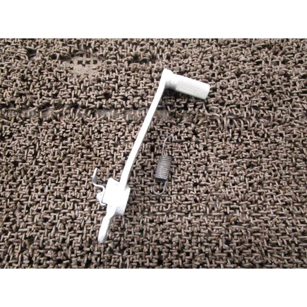 GSX-R400　ブレーキペダル商品説明始動確認済み車両からの取り外しとなります。使用感等に伴うキズございます。商品の状態は、画像にてご確認下さい。修復素材に、いかがですか♪中古品の為、神経質な方のご入札はご遠慮願います。【車両情報】■メー...