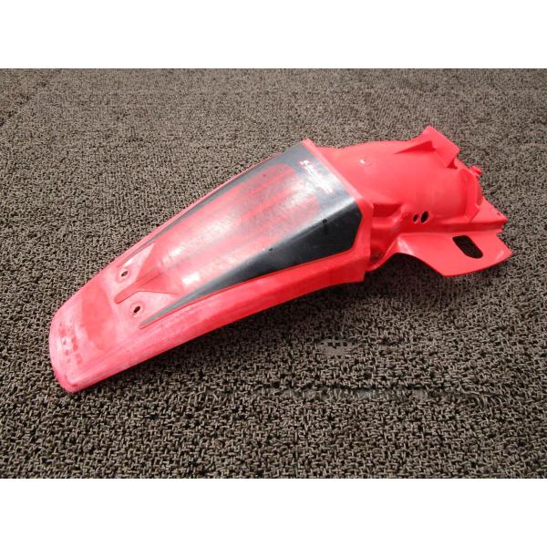 ガスガス EC250　リアフェンダー商品説明使用感等に伴うキズございます。ステッカー痕ございます。表面にザラつきございます。商品の状態は、画像にてご確認下さい。修復素材に、いかがですか♪中古品の為、神経質な方のご入札はご遠慮願います。【車両...