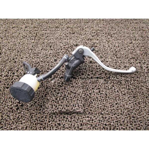 YZF-R1　ブレーキレバー マスターシリンダー商品説明使用感等に伴うキズ、サビございます。レバー先端にスリキズございます。商品の状態は、画像にてご確認下さい。修復素材に、いかがですか♪中古品の為、神経質な方のご入札はご遠慮願います。【車両...