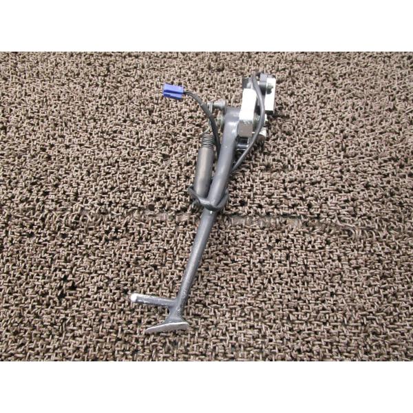 YZF-R1　サイドスタンド商品説明使用感等に伴うキズ、サビございます。商品の状態は、画像にてご確認下さい。修復素材に、いかがですか♪中古品の為、神経質な方のご入札はご遠慮願います。【車両情報】■メーカー：ヤマハ■車名：YZF-R1■車体番...