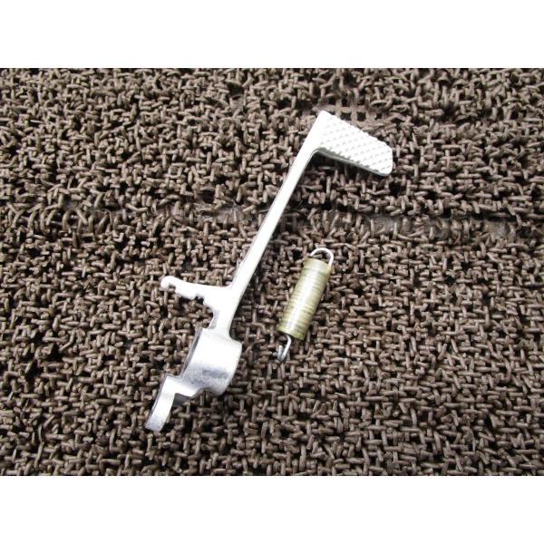 YZF-R1　ブレーキペダル商品説明使用感等に伴うキズございます。商品の状態は、画像にてご確認下さい。修復素材に、いかがですか♪中古品の為、神経質な方のご入札はご遠慮願います。【車両情報】■メーカー：ヤマハ■車名：YZF-R1■車体番号：J...