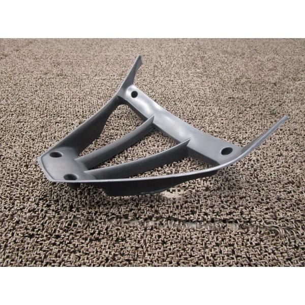 YZF-R1　アンダーカウルセンター商品説明使用感等に伴うキズございます。商品の状態は、画像にてご確認下さい。修復素材に、いかがですか♪中古品の為、神経質な方のご入札はご遠慮願います。【車両情報】■メーカー：ヤマハ■車名：YZF-R1■車体...