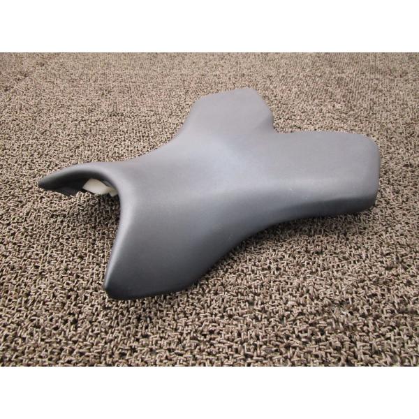 YZF-R1　メインシート商品説明使用感等に伴うキズございます。商品の状態は、画像にてご確認下さい。修復素材に、いかがですか♪中古品の為、神経質な方のご入札はご遠慮願います。【車両情報】■メーカー：ヤマハ■車名：YZF-R1■車体番号：JY...