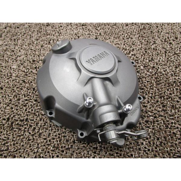 YZF-R1　クラッチカバー商品説明使用感等に伴うキズございます。商品の状態は、画像にてご確認下さい。修復素材に、いかがですか♪中古品の為、神経質な方のご入札はご遠慮願います。【車両情報】■メーカー：ヤマハ■車名：YZF-R1■車体番号：J...
