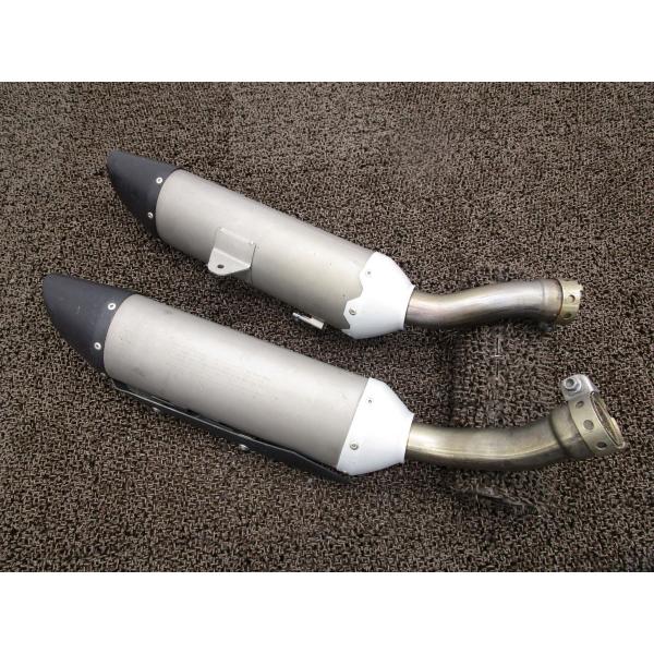 YZF-R1　サイレンサー 左右 5VYマフラー商品説明使用感等に伴うキズございます。商品の状態は、画像にてご確認下さい。修復素材に、いかがですか♪中古品の為、神経質な方のご入札はご遠慮願います。【車両情報】■メーカー：ヤマハ■車名：YZF...