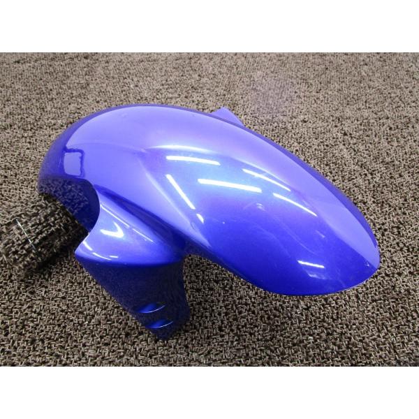 YZF-R1　フロントフェンダー商品説明使用感等に伴うキズ、スリキズございます。商品の状態は、画像にてご確認下さい。修復素材に、いかがですか♪中古品の為、神経質な方のご入札はご遠慮願います。【車両情報】■メーカー：ヤマハ■車名：YZF-R1...