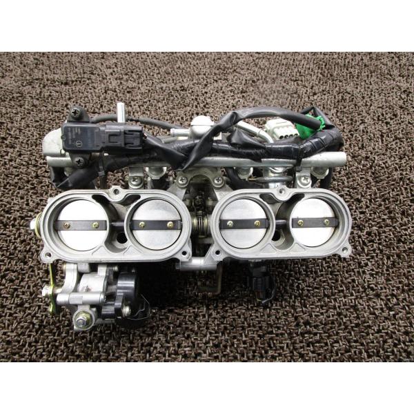 YZF-R1　スロットルボディ商品説明使用感等に伴うキズございます。商品の状態は、画像にてご確認下さい。修復素材に、いかがですか♪中古品の為、神経質な方のご入札はご遠慮願います。【車両情報】■メーカー：ヤマハ■車名：YZF-R1■車体番号：...