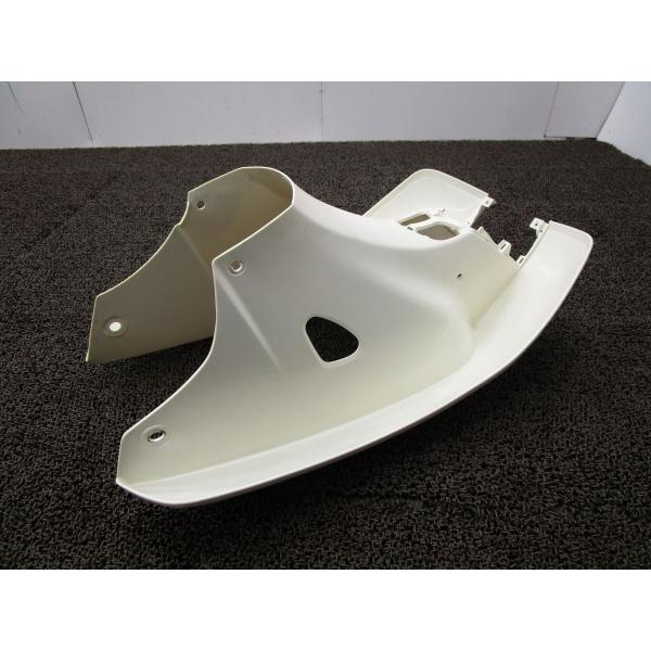 スーパーカブ110 プロ　レッグシールド商品説明使用感等に伴うキズ、ガリキズございます。商品の状態は、画像にてご確認下さい。修復素材に、いかがですか♪中古品の為、神経質な方のご入札はご遠慮願います。【車両情報】■メーカー：ホンダ■車名：スー...