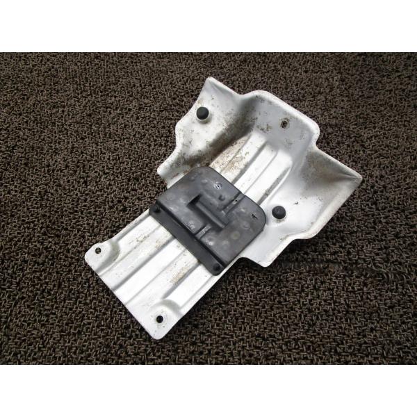 TL125　アンダーガード商品説明使用感等に伴うキズ、サビございます。商品の状態は、画像にてご確認下さい。修復素材に、いかがですか♪中古品の為、神経質な方のご入札はご遠慮願います。【車両情報】■メーカー：ホンダ■車名：TL125■車体番号：...
