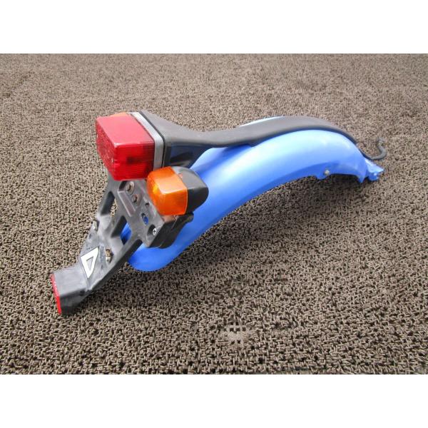 TL125　リアフェンダー テールランプ ウインカー商品説明使用感等に伴うキズございます。フェンダーは劣化による細かなヒビがございます。ウインカーのレンズを固定する部分に欠けございます(画像8枚目参照)。商品の状態は、画像にてご確認下さい。...