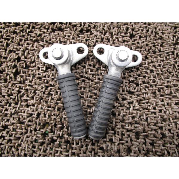 CRM250R　タンデムステップ ステー 左右商品説明始動確認済み車両からの取り外しとなります。使用感等に伴うキズ、サビございます。商品の状態は、画像にてご確認下さい。修復素材に、いかがですか♪中古品の為、神経質な方のご入札はご遠慮願います...