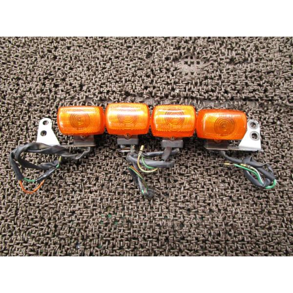 CRM250R　ウインカー 4個セット商品説明始動確認済み車両からの取り外しとなります。使用感等に伴うキズございます。ケースに欠けございます(画像6枚目参照)。商品の状態は、画像にてご確認下さい。修復素材に、いかがですか♪中古品の為、神経質...
