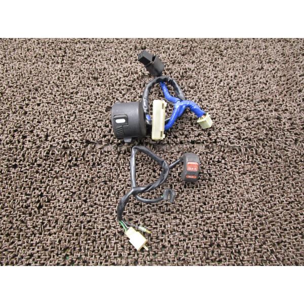 CRM250R　ハンドルスイッチ 左右キルスイッチ商品説明始動確認済み車両からの取り外しとなります。使用感等に伴うキズございます。スイッチの切替確認とれております。左ボックス内の突起は削られております。商品の状態は、画像にてご確認下さい。修...