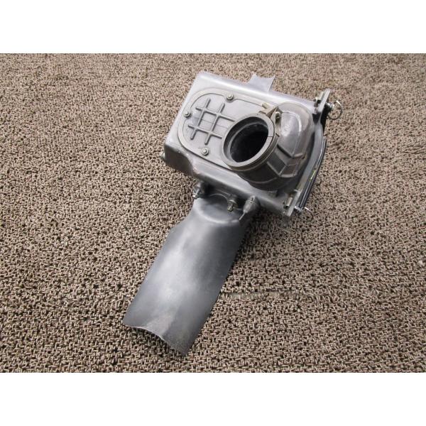 CRM250R　エアクリーナーボックス商品説明始動確認済み車両からの取り外しとなります。使用感等に伴うキズございます。ダクトにヒビございます(画像9枚目参照)。商品の状態は、画像にてご確認下さい。修復素材に、いかがですか♪中古品の為、神経質...