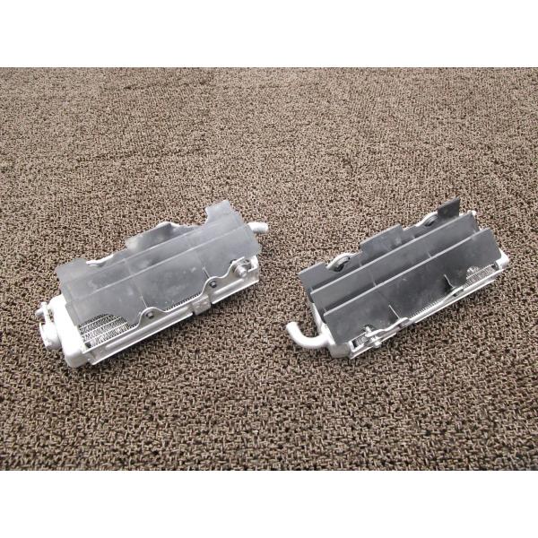 CRM250R　ラジエター商品説明始動確認済み車両からの取り外しとなります。使用感等に伴うキズ、サビございます。フィン潰れございます。カバーに歪みございます。キャップは欠品しております。商品の状態は、画像にてご確認下さい。修復素材に、いかが...