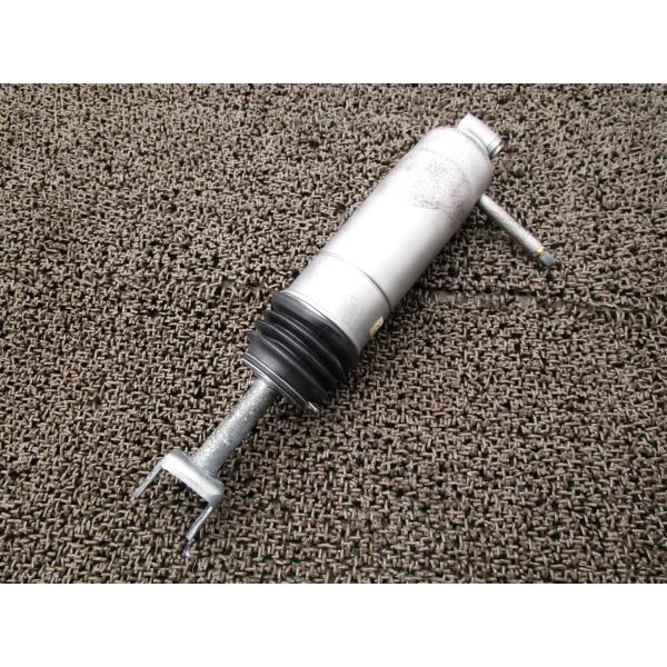 VF400F　リアサスペンション商品説明始動確認済み車両からの取り外しとなります。使用感等に伴うキズ、サビございます。商品の状態は、画像にてご確認下さい。修復素材に、いかがですか♪中古品の為、神経質な方のご入札はご遠慮願います。【車両情報】...