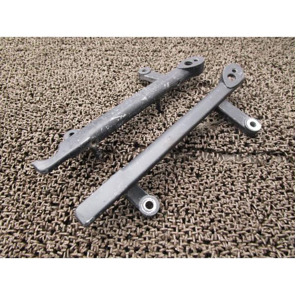 VF400F　リアウインカーステー商品説明始動確認済み車両からの取り外しとなります。使用感等に伴うキズございます。商品の状態は、画像にてご確認下さい。修復素材に、いかがですか♪中古品の為、神経質な方のご入札はご遠慮願います。【車両情報】■メ...