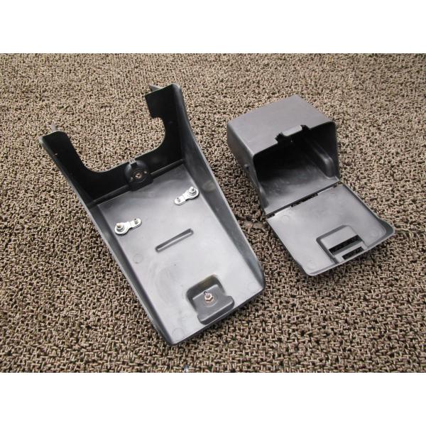 VF400F　リアフェンダー ツールボックス商品説明始動確認済み車両からの取り外しとなります。使用感等に伴うキズございます。商品の状態は、画像にてご確認下さい。修復素材に、いかがですか♪中古品の為、神経質な方のご入札はご遠慮願います。【車両...