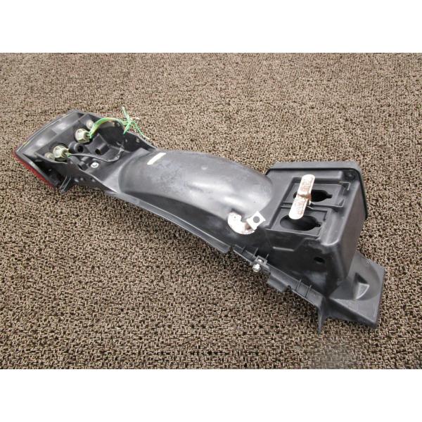 VF400F　リアフェンダー テールランプ商品説明始動確認済み車両からの取り外しとなります。使用感等に伴うキズございます。フェンダー取付穴に割れございます。商品の状態は、画像にてご確認下さい。修復素材に、いかがですか♪中古品の為、神経質な方...