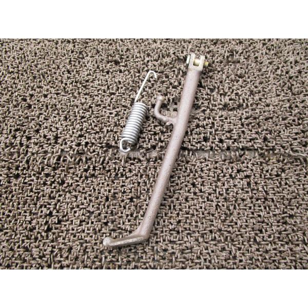 VF400F　サイドスタンド商品説明始動確認済み車両からの取り外しとなります。使用感等に伴うキズ、サビございます。商品の状態は、画像にてご確認下さい。修復素材に、いかがですか♪中古品の為、神経質な方のご入札はご遠慮願います。【車両情報】■メ...