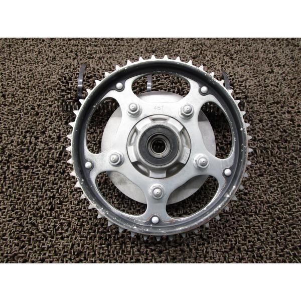 VF400F　スプロケット ハブ 45丁商品説明始動確認済み車両からの取り外しとなります。使用感等に伴うキズございます。商品の状態は、画像にてご確認下さい。修復素材に、いかがですか♪中古品の為、神経質な方のご入札はご遠慮願います。【車両情報...