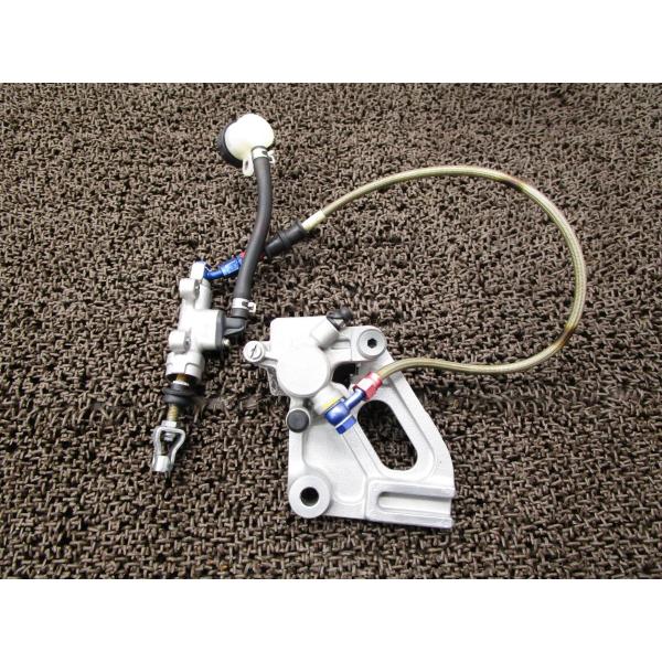 ドリーム50　リアキャリパー マスターシリンダーNISSIN商品説明始動確認済み車両からの取り外しとなります。使用感等に伴うキズ、サビございます。マスターにネジ残りございます(画像5枚目参照)。商品の状態は、画像にてご確認下さい。修復素材に...