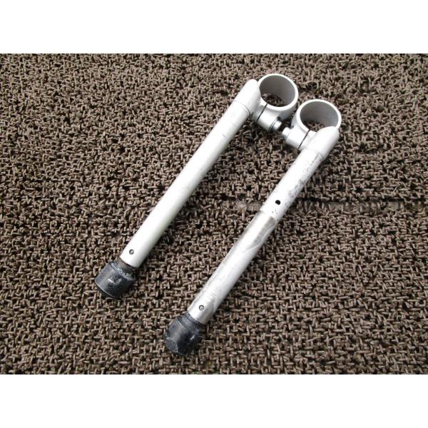 VTR1000F　セパレートハンドル商品説明始動確認済み車両からの取り外しとなります。使用感等に伴うキズございます。エンドキャップに削れキズございます。商品の状態は、画像にてご確認下さい。修復素材に、いかがですか♪中古品の為、神経質な方のご...