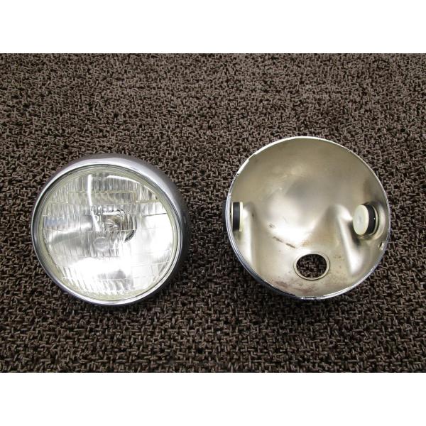 RD50　ヘッドライトYHA-131商品説明始動確認済み車両からの取り外しとなります。使用感等に伴うキズ、サビございます。リム上部に浅めの凹みございます。リム内側にサビございます。商品の状態は、画像にてご確認下さい。修復素材に、いかがですか...