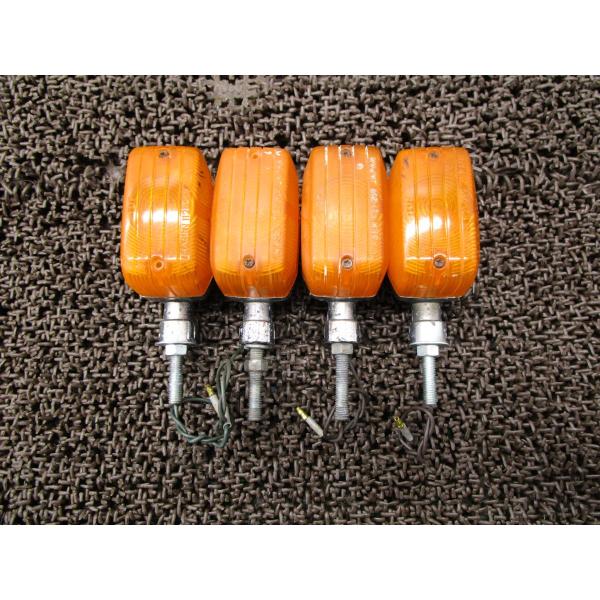 RD50　ウインカー 4個セット商品説明始動確認済み車両からの取り外しとなります。使用感等に伴うキズございます。メッキ浮きございます。商品の状態は、画像にてご確認下さい。修復素材に、いかがですか♪中古品の為、神経質な方のご入札はご遠慮願いま...