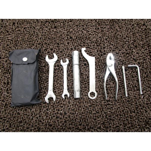 KSR110　車載工具商品説明始動確認済み車両からの取り外しとなります。使用感等に伴うキズございます。保存袋に穴あきございます。商品の状態は、画像にてご確認下さい。修復素材に、いかがですか♪中古品の為、神経質な方のご入札はご遠慮願います。【...